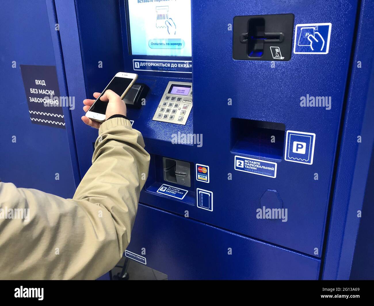 Woman using parking meter hi-res stock photography and images - Alamy