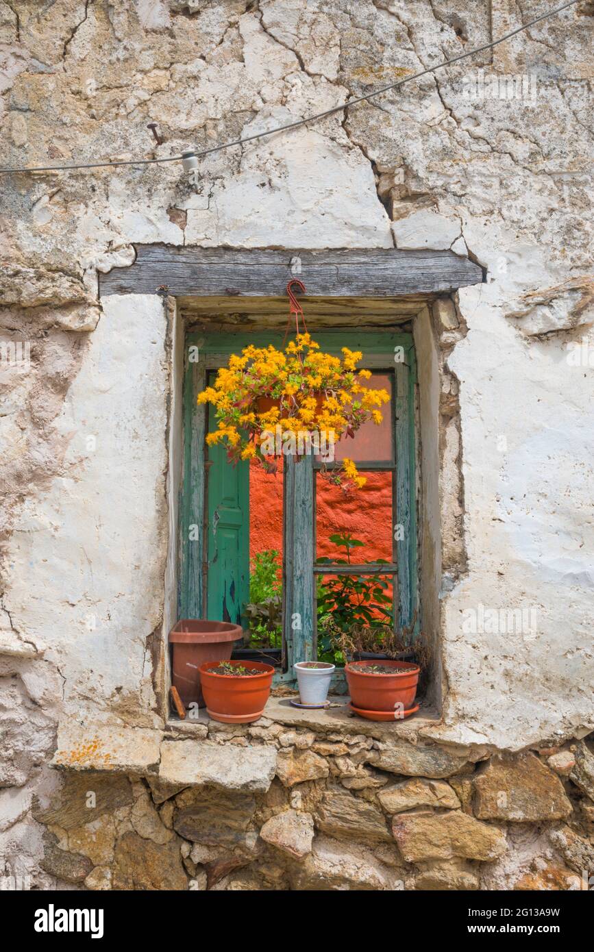 Window of ruins hi-res stock photography and images - Alamy
