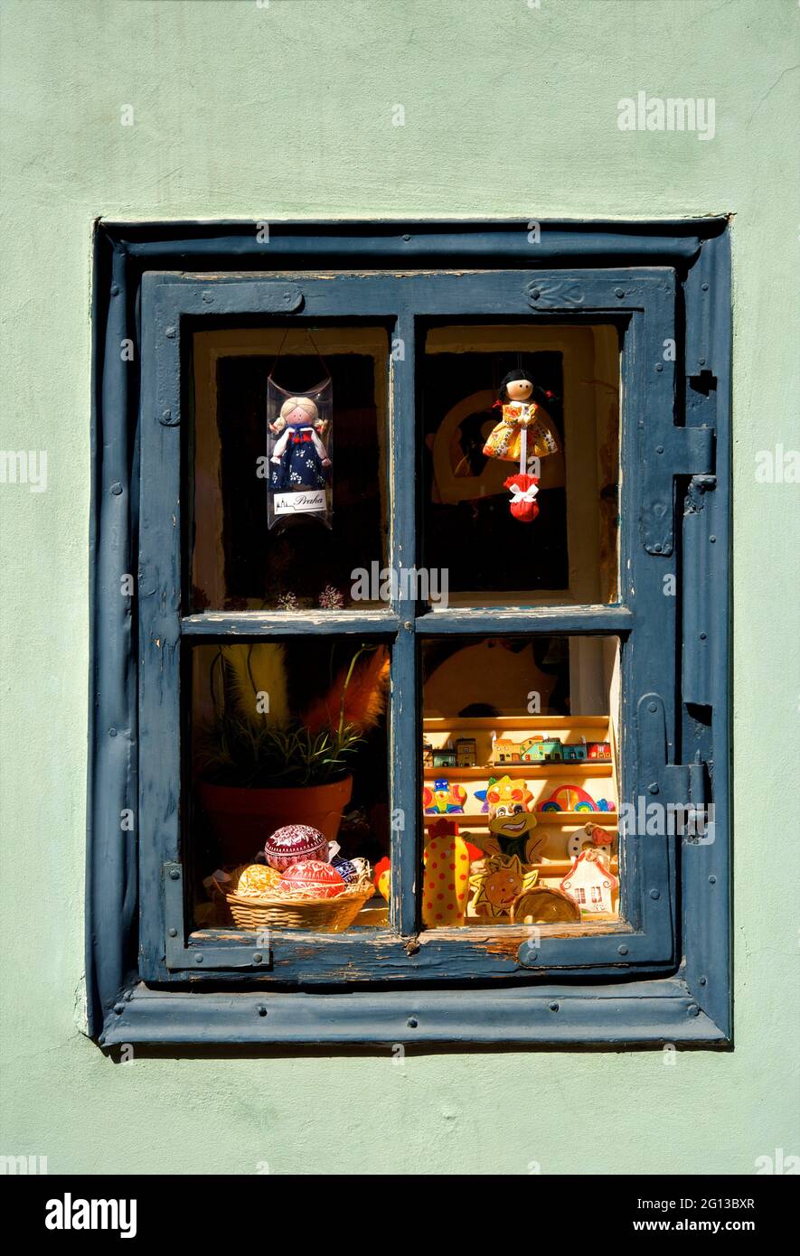 Castle detail window hi-res stock photography and images - Alamy