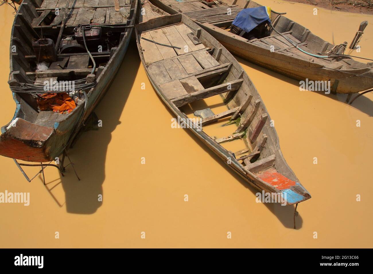 Cambodia floating house dry hi-res stock photography and images - Alamy