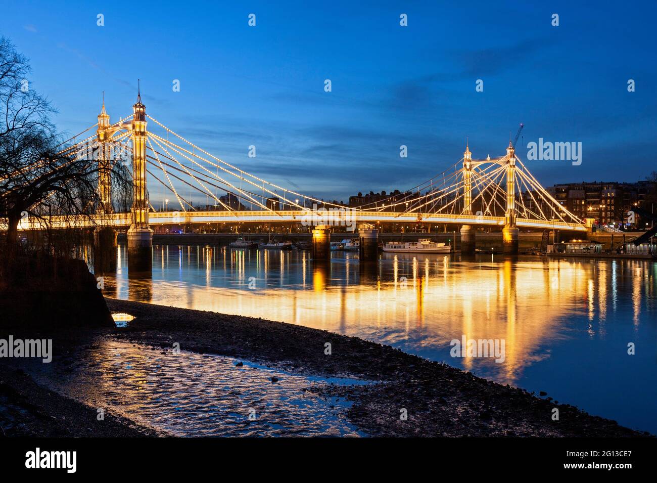 Albert bridge at night hi-res stock photography and images - Alamy