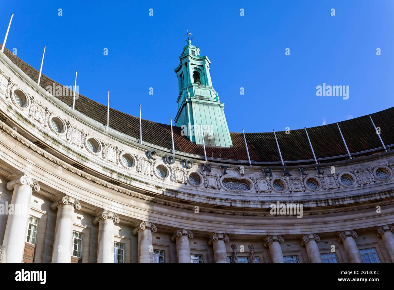 Aquarium hall hi-res stock photography and images - Alamy