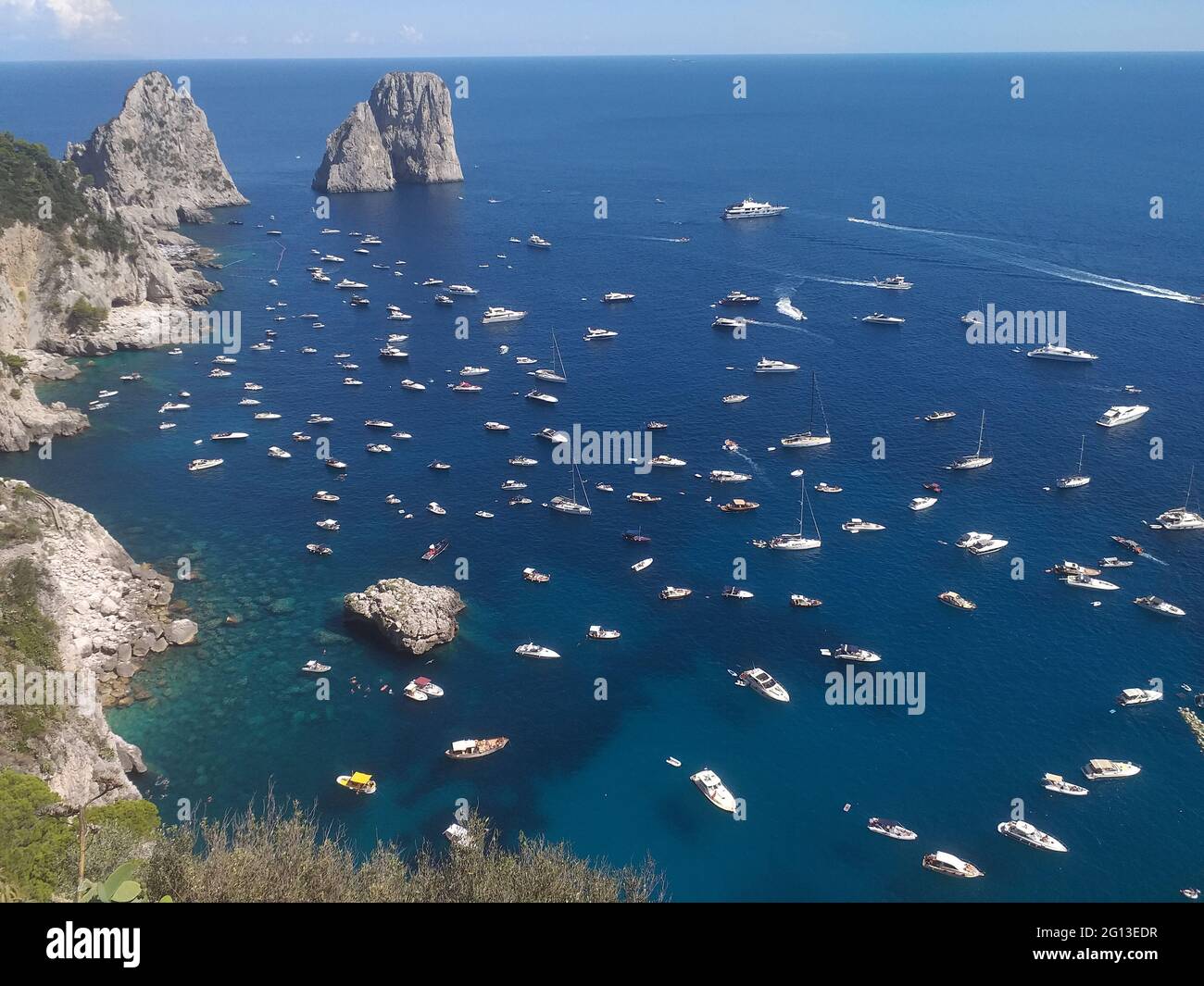 Capri italy many boats hi-res stock photography and images - Alamy
