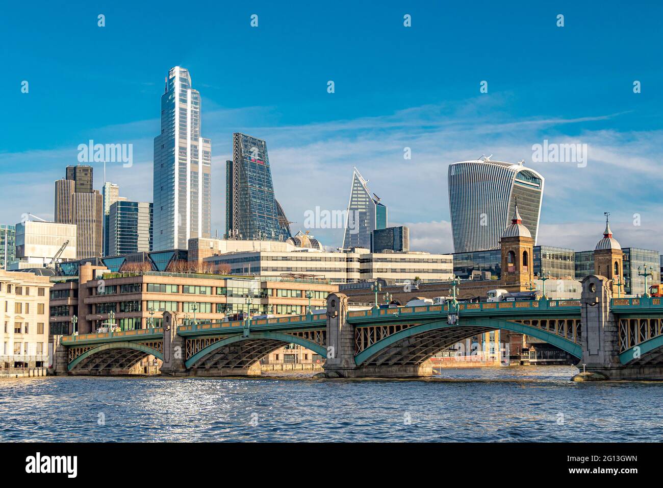 London tall buildings hi-res stock photography and images - Alamy
