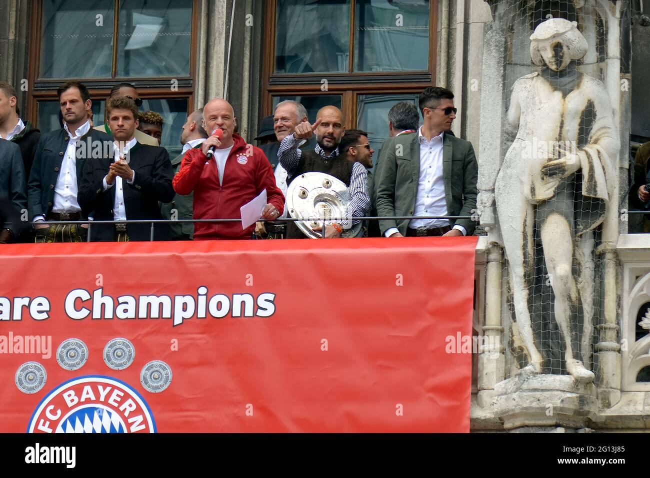 Thumbs up for the fans from FC Bayern Munich´s coach Pep Guardiola on ...