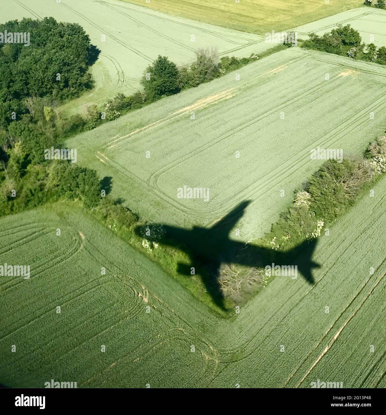 Airplane shadow on field hi-res stock photography and images - Alamy