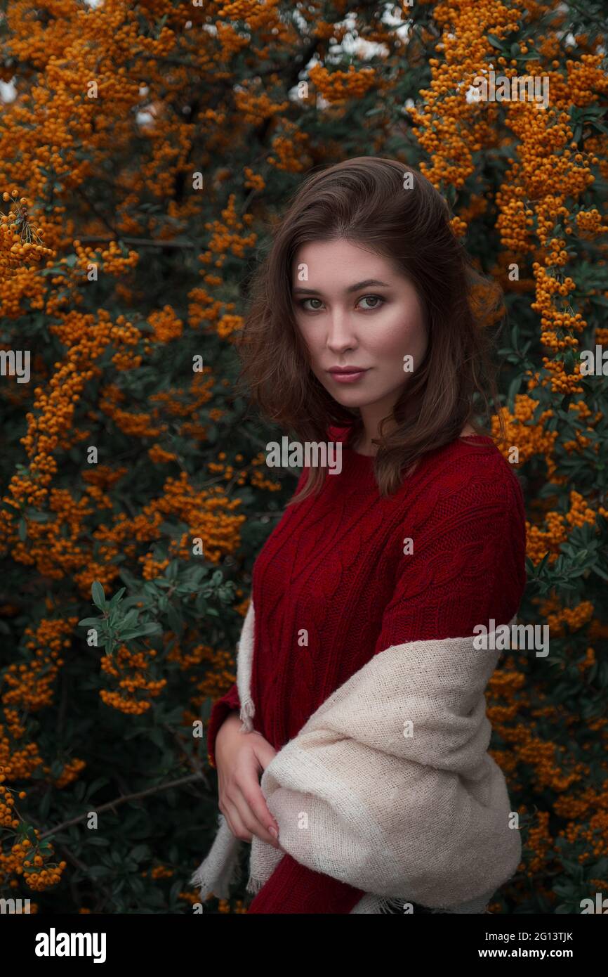 Cute asian woman in a good mood poses in autumn day, enjoying the good ...