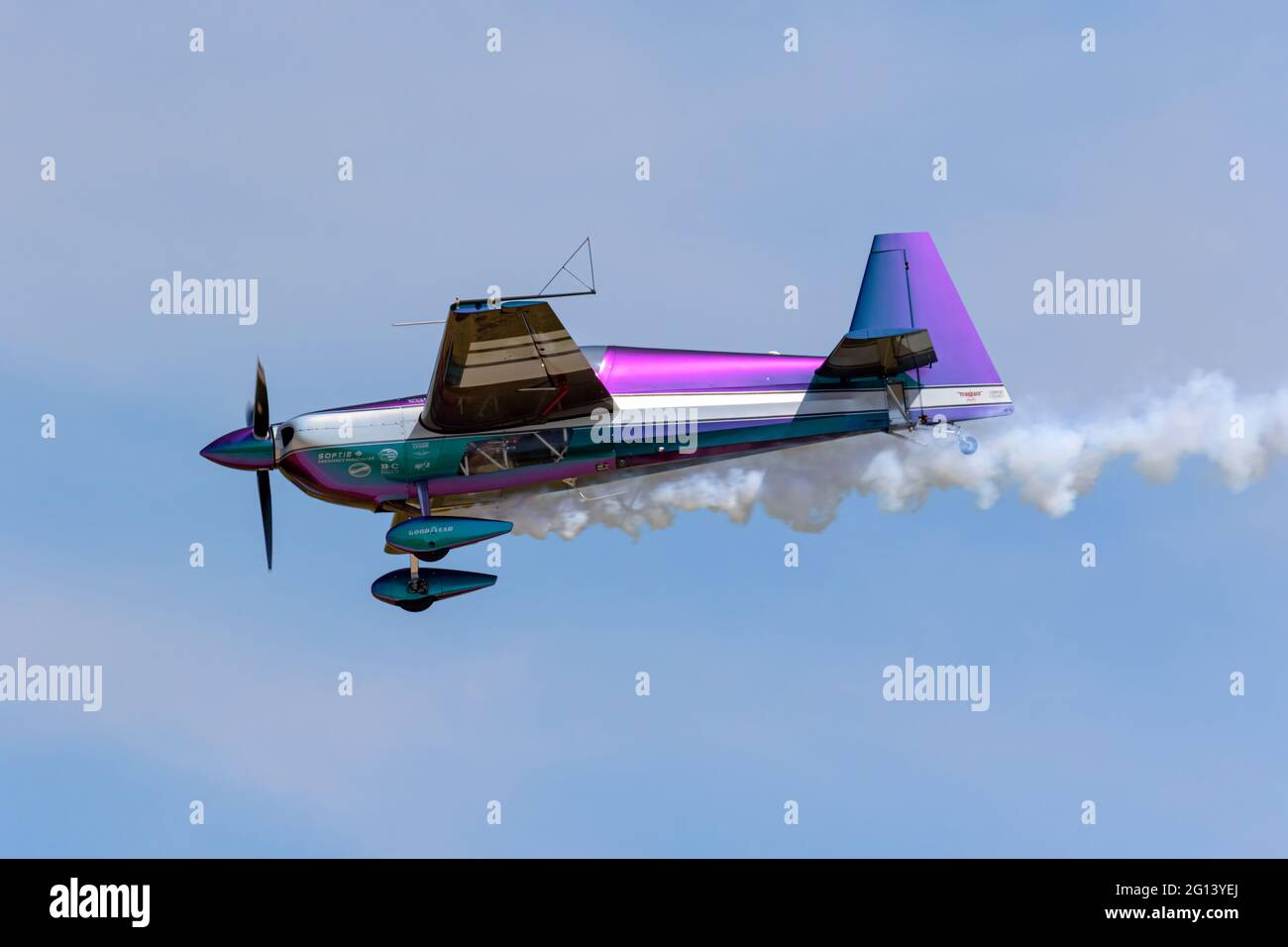 Flying edge hi-res stock photography and images - Alamy
