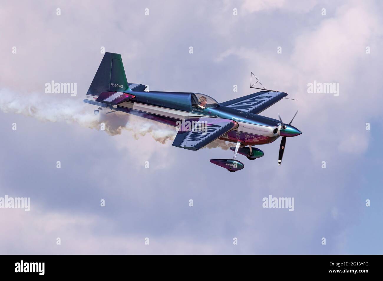 Flying edge hi-res stock photography and images - Alamy