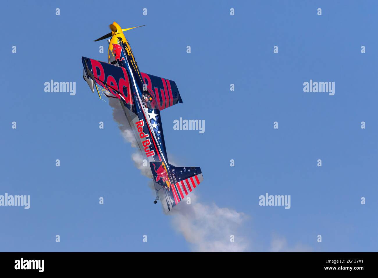 Red bull machine hi-res stock photography and images - Alamy