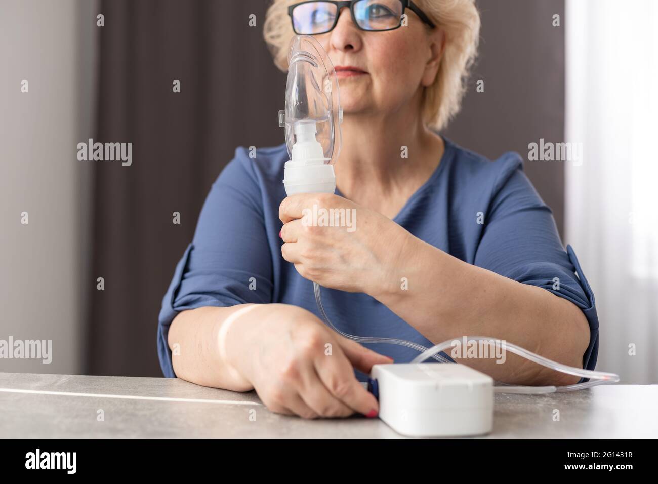Asthma treatment elderly person hi-res stock photography and images - Alamy