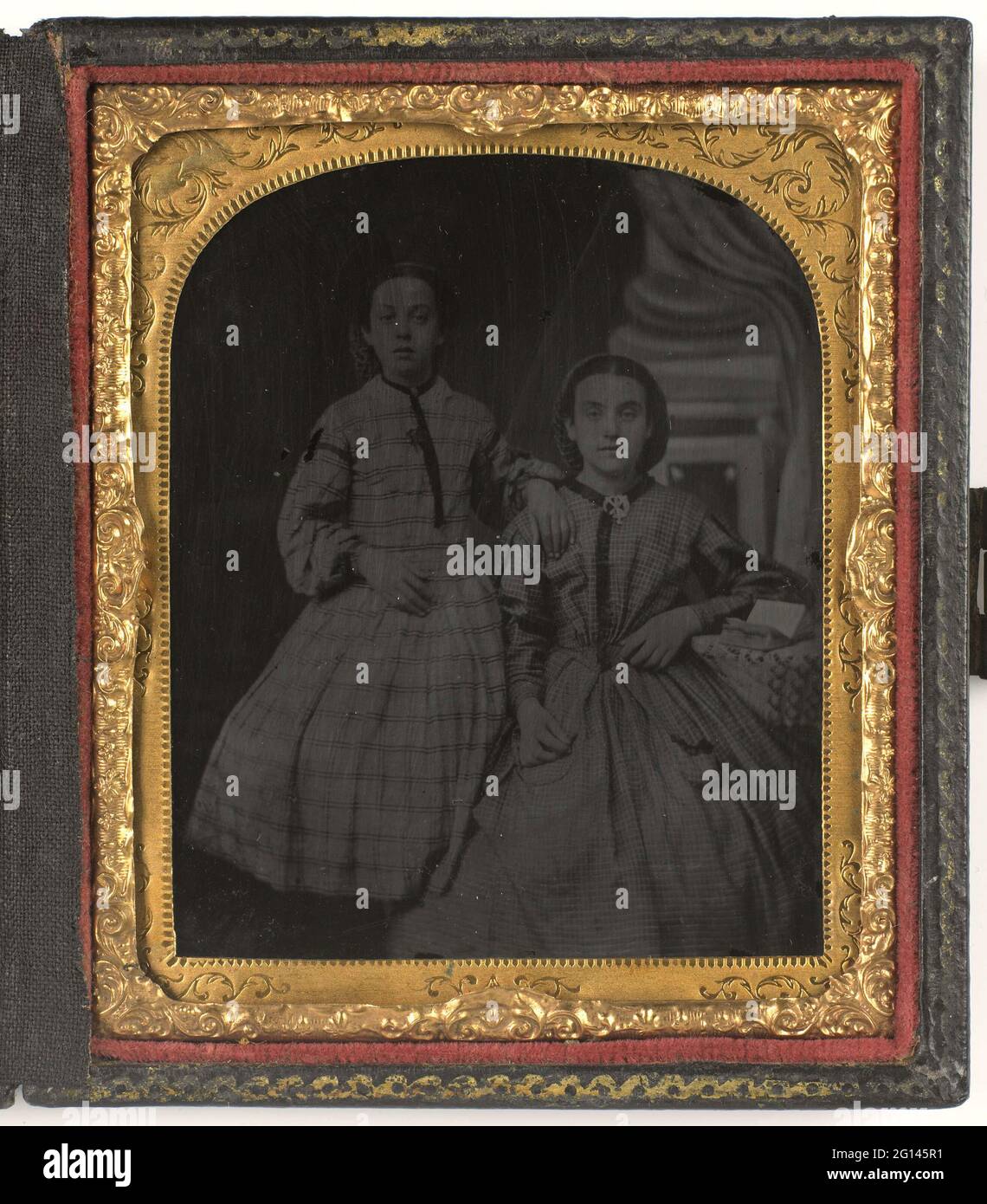 Portrait two sisters Stock Photo - Alamy