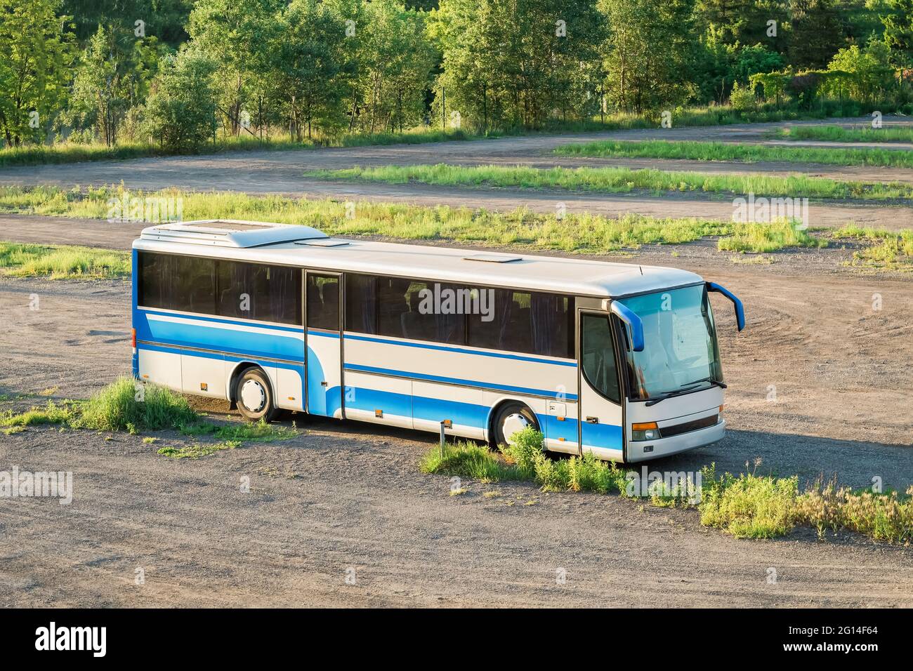 Bus stands hi-res stock photography and images - Alamy