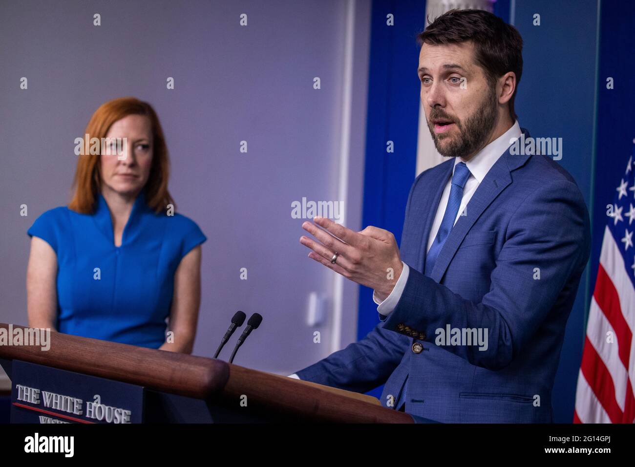 Jen ellipse hi-res stock photography and images - Alamy