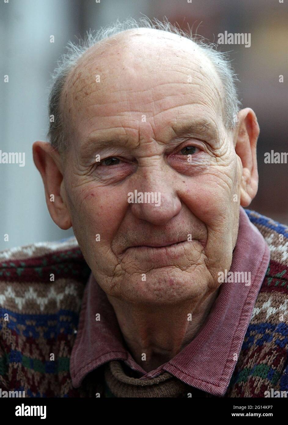 SAM SCHALE, GRAF SPEE VETERAN FROM PORTSMOUTH PIC MIKE WALKER 2004 Stock Photo - Alamy