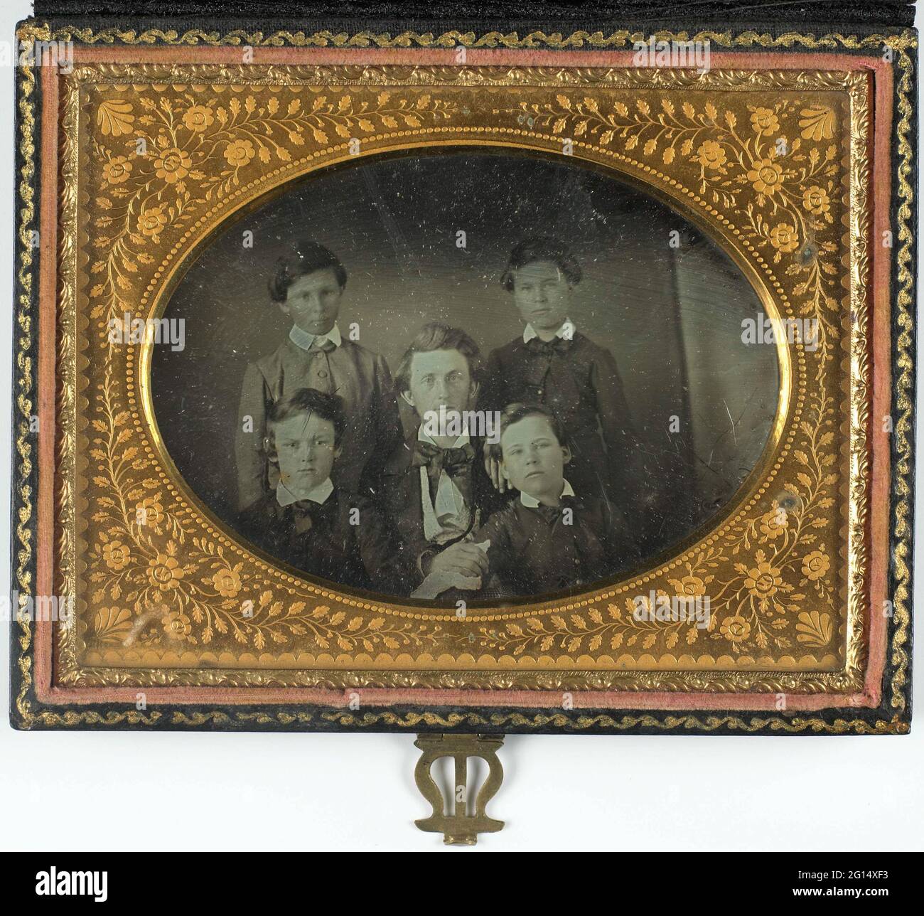 Portrait of a father and four sons Stock Photo - Alamy