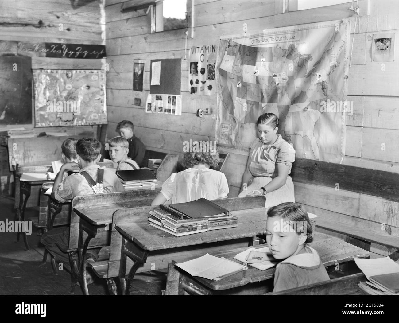 Overcrowding students Black and White Stock Photos & Images - Alamy