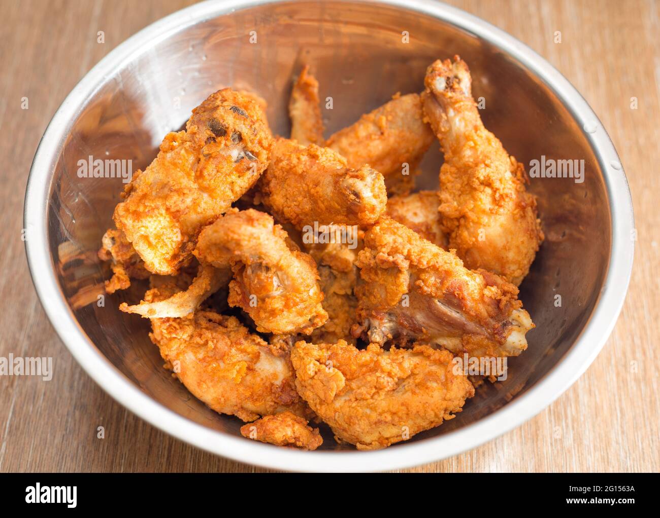 Top view of crispy deep-fried chicken in a metal bowl put on a kitchen ...