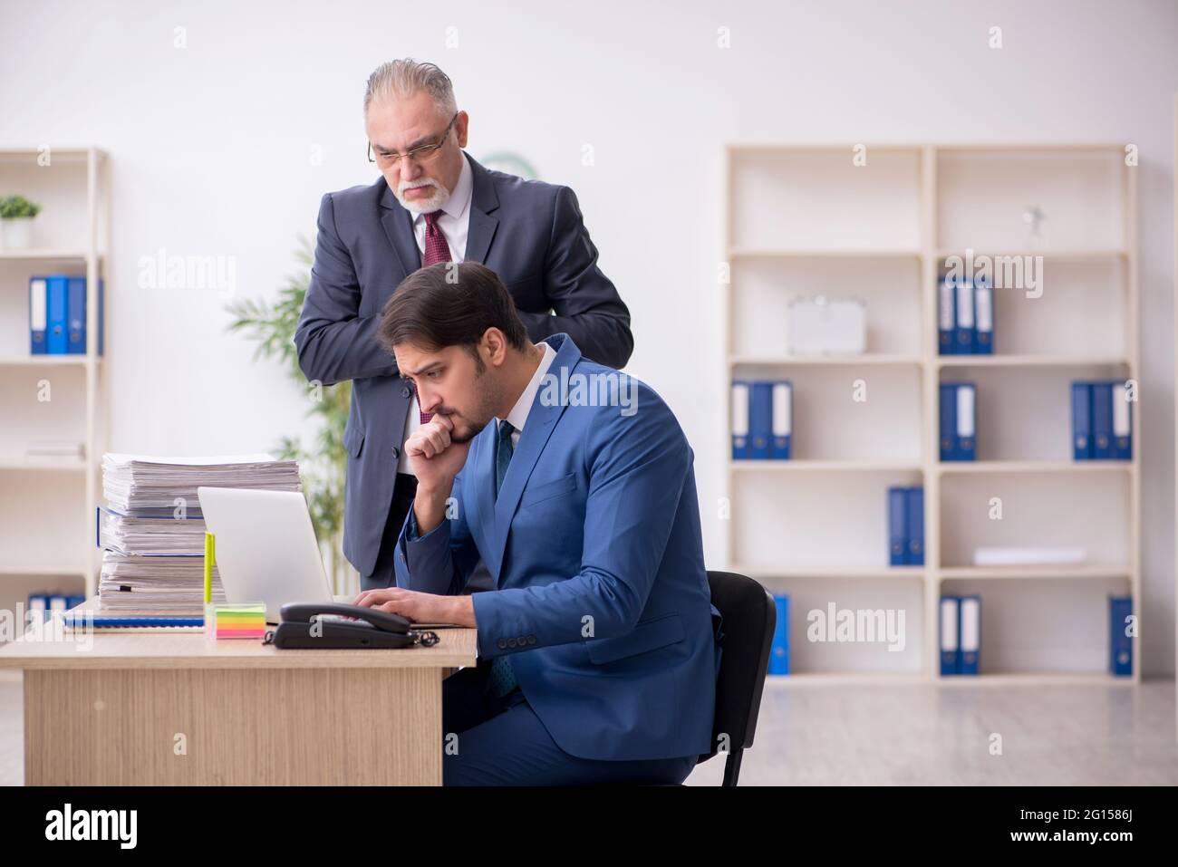 Two employees working in the office Stock Photo - Alamy