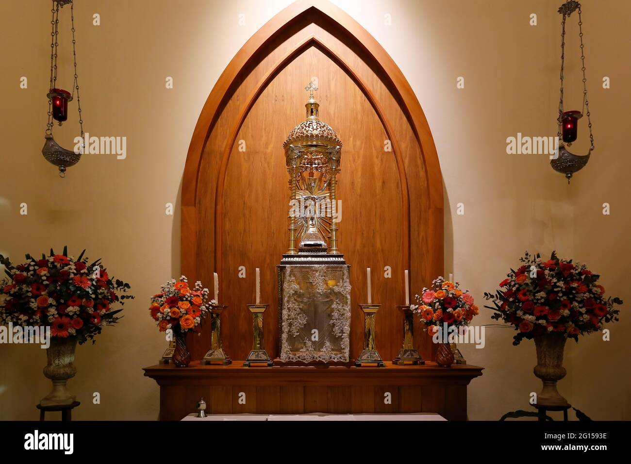 Tabernacle catholic church hi-res stock photography and images - Alamy