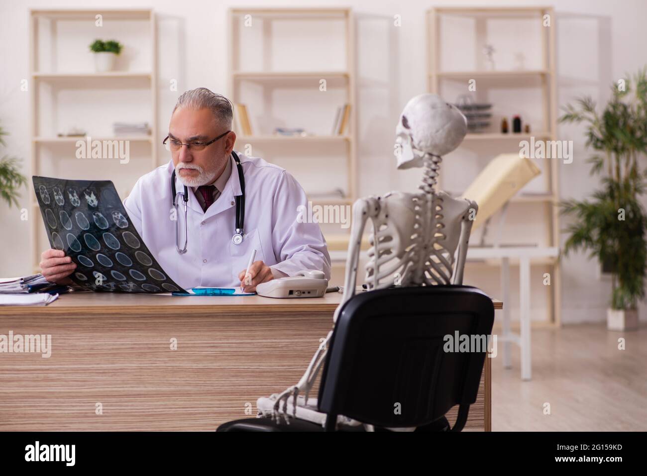 Radiologist taking x ray patient hi-res stock photography and images ...