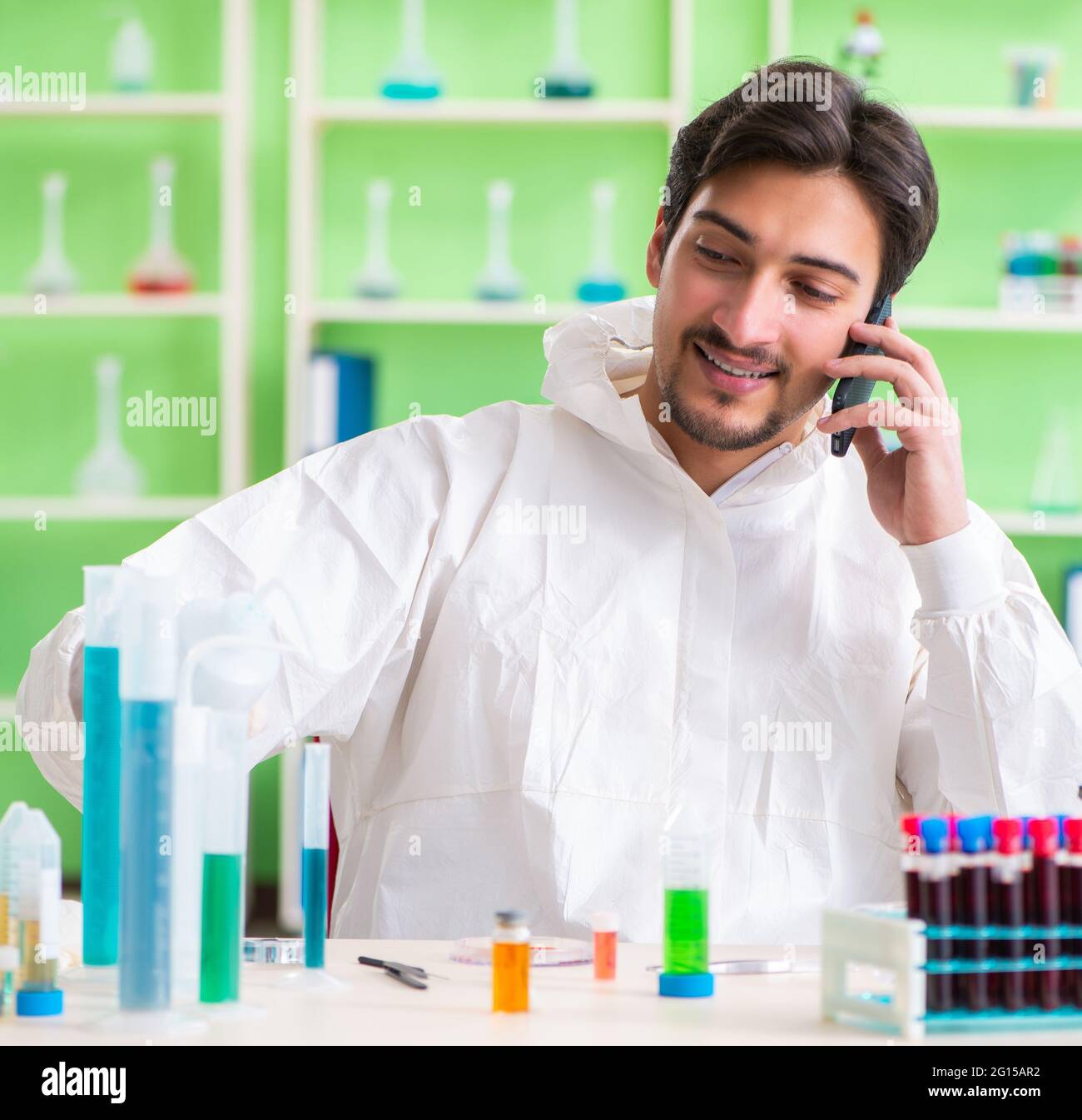 The chemist working in the lab on new experiment Stock Photo - Alamy