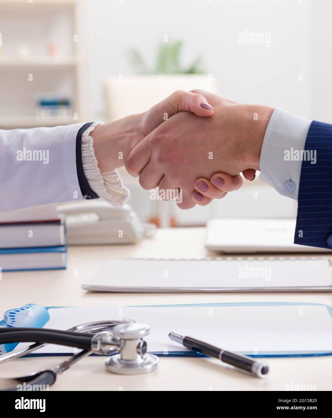 The man signing medical insurance contract Stock Photo - Alamy