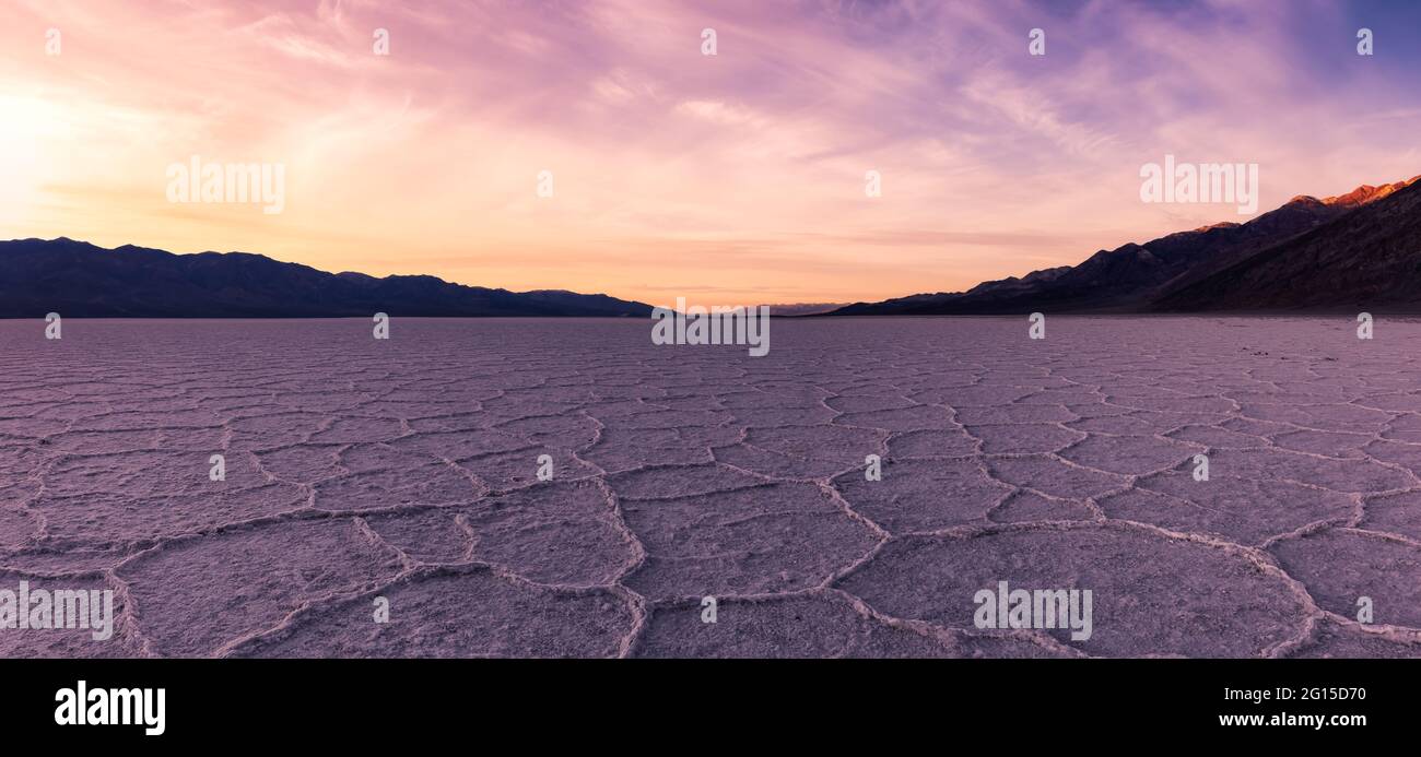 Death valley rocks mountains basin national park hi-res stock ...