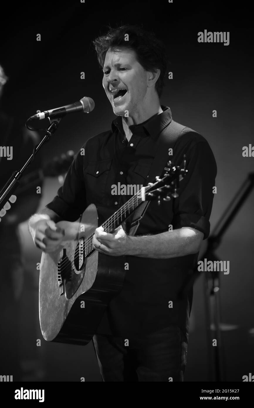 Bernard Fanning performs a live concert with his band The Black Fins in ...