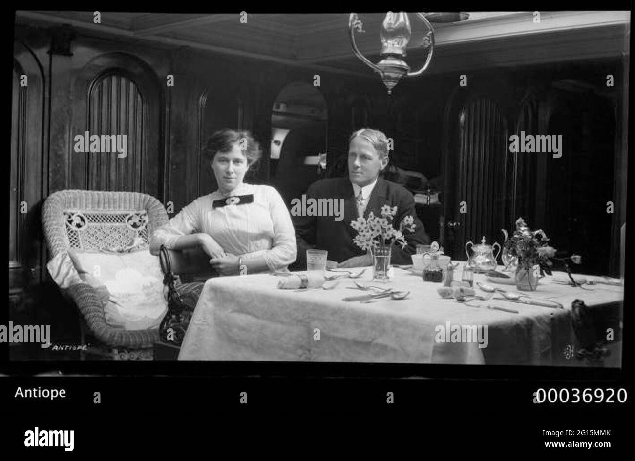 Saloon girl costume hi-res stock photography and images - Alamy