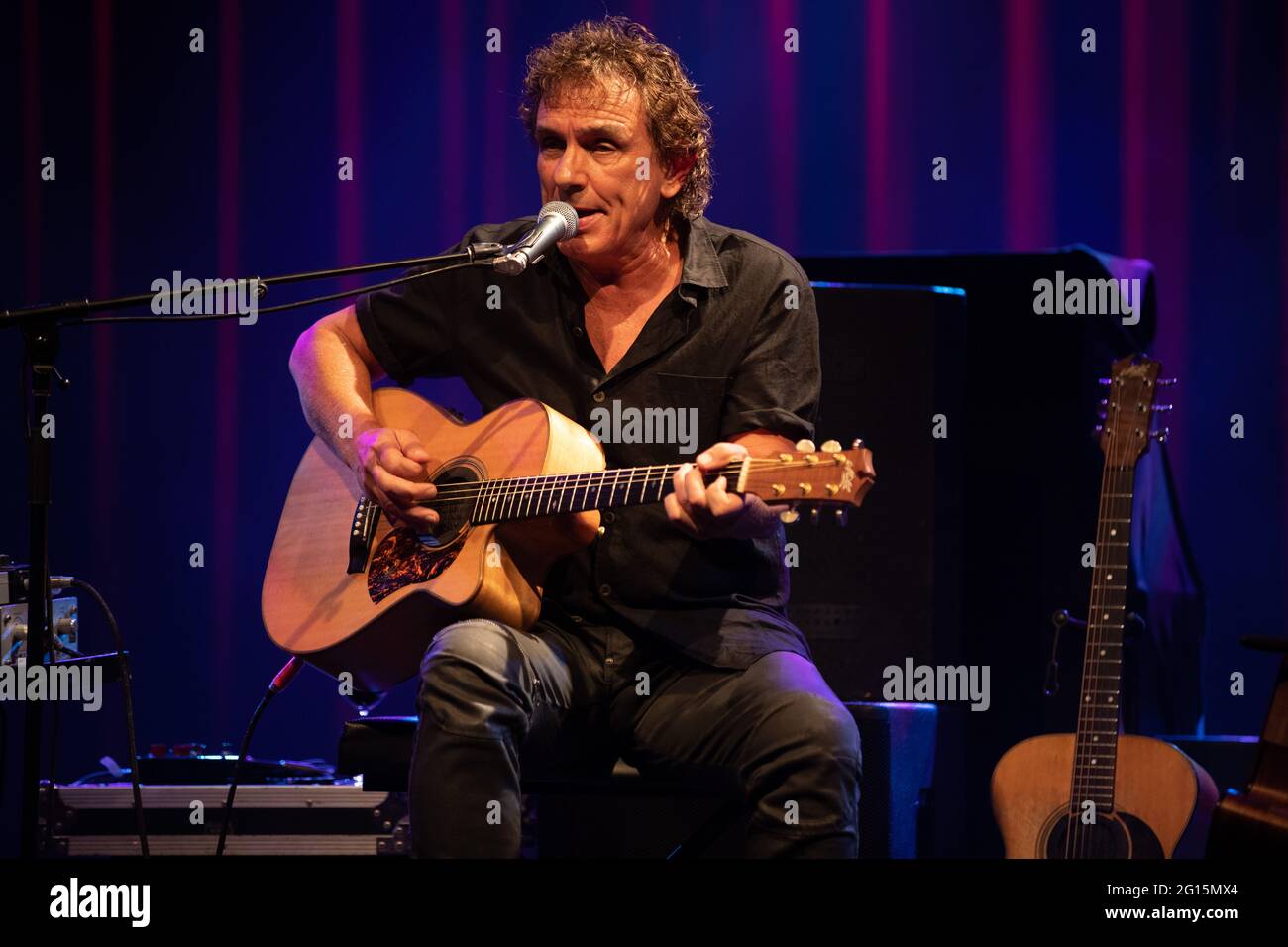 Ian Moss (Cold Chisel) performs a live solo show to celebrate 30 years ...