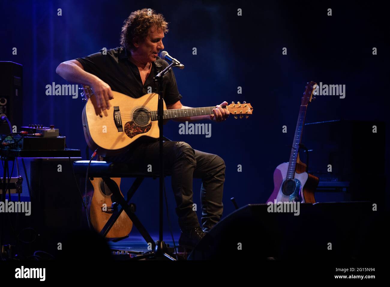Ian Moss (Cold Chisel) performs a live solo show to celebrate 30 years ...