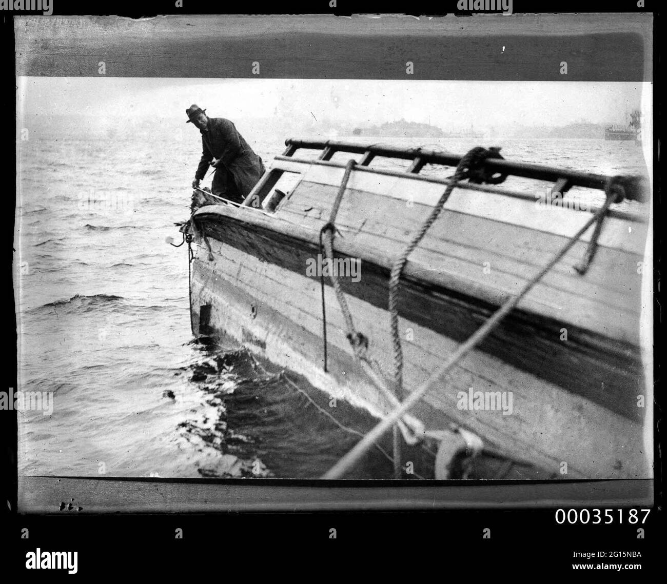 White ship disaster medieval hi-res stock photography and images - Alamy