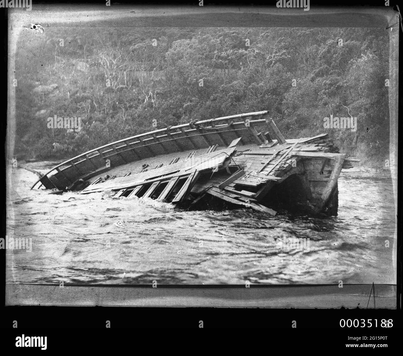 White ship disaster medieval hi-res stock photography and images - Alamy