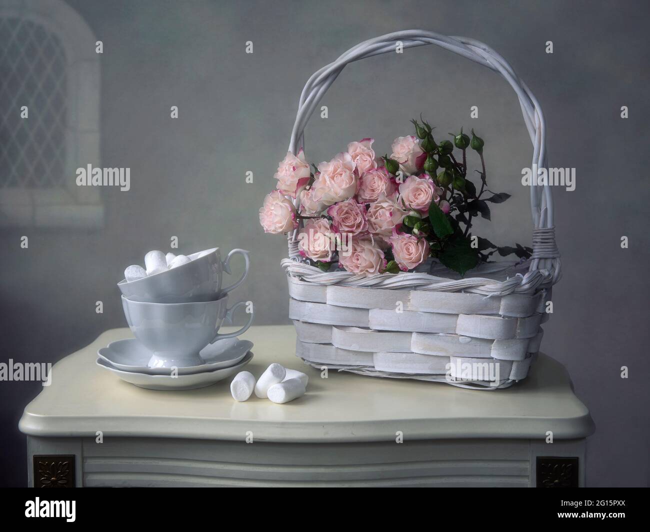 Still life with splendid bouquet of roses Stock Photo - Alamy