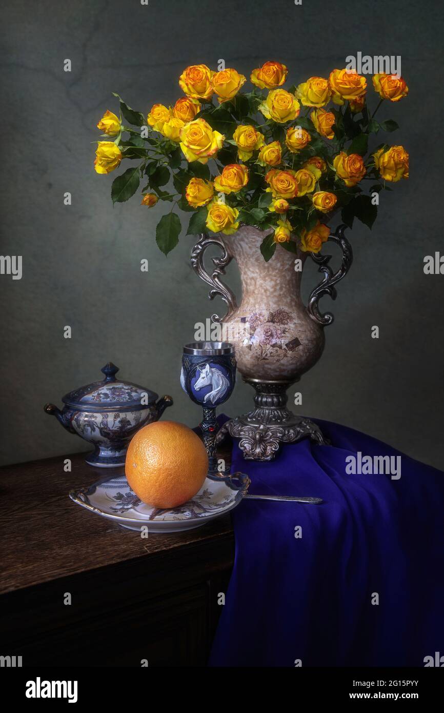 Still life with splendid bouquet of roses Stock Photo - Alamy