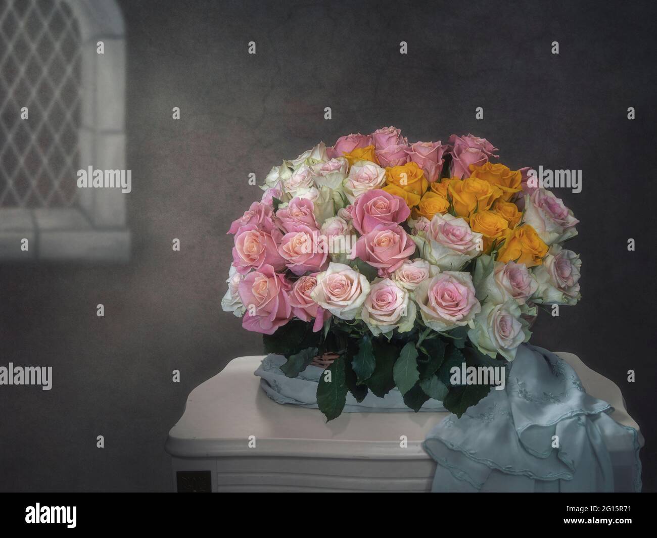 Still life with splendid bouquet of roses Stock Photo - Alamy