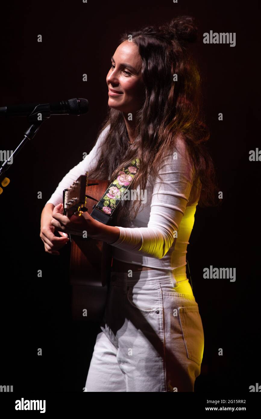 Amy Shark award winning Australian musicians performs a live concert in ...