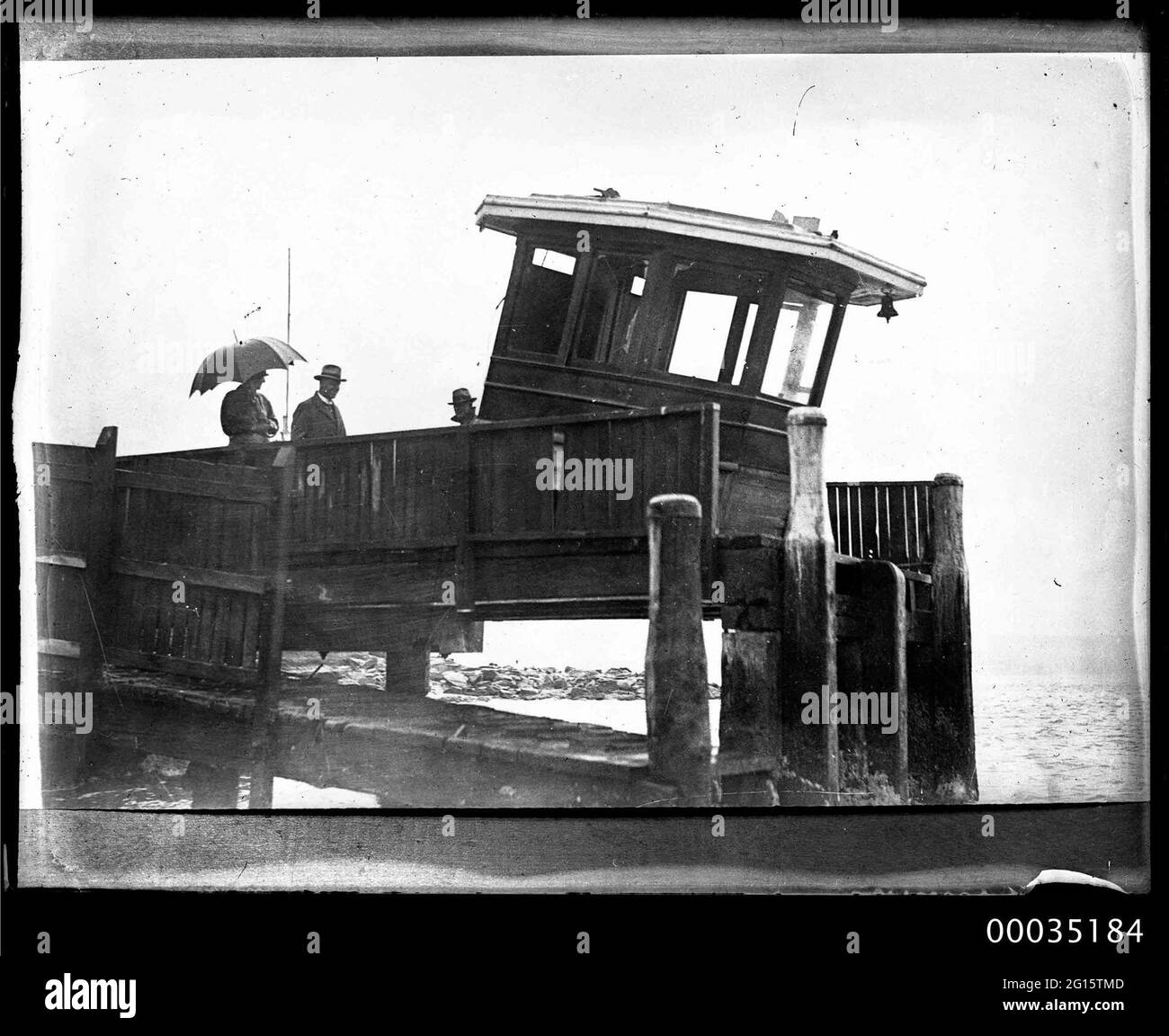 White ship disaster medieval hi-res stock photography and images - Alamy