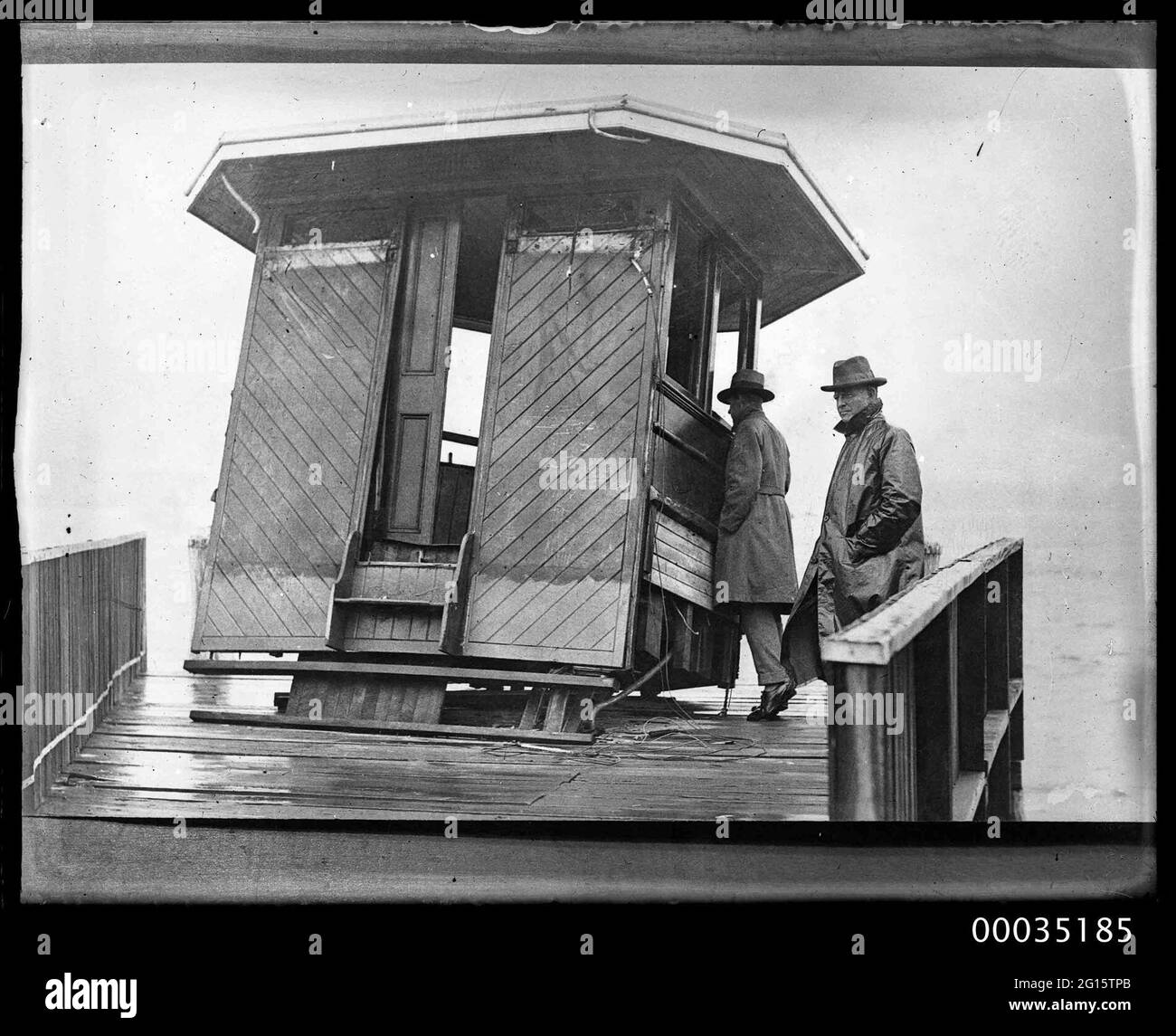 White ship disaster medieval hi-res stock photography and images - Alamy