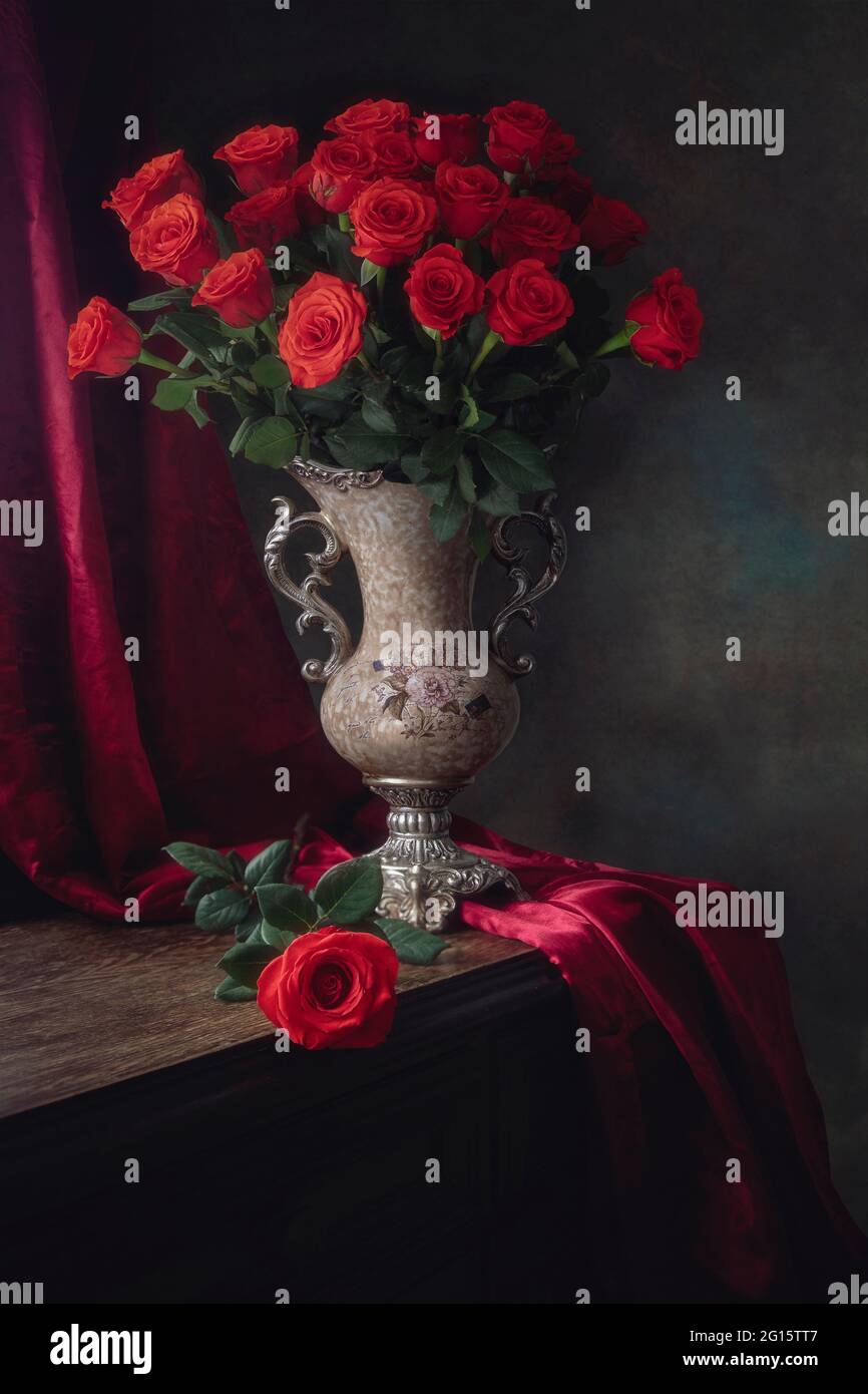 Still life with splendid bouquet of roses Stock Photo - Alamy