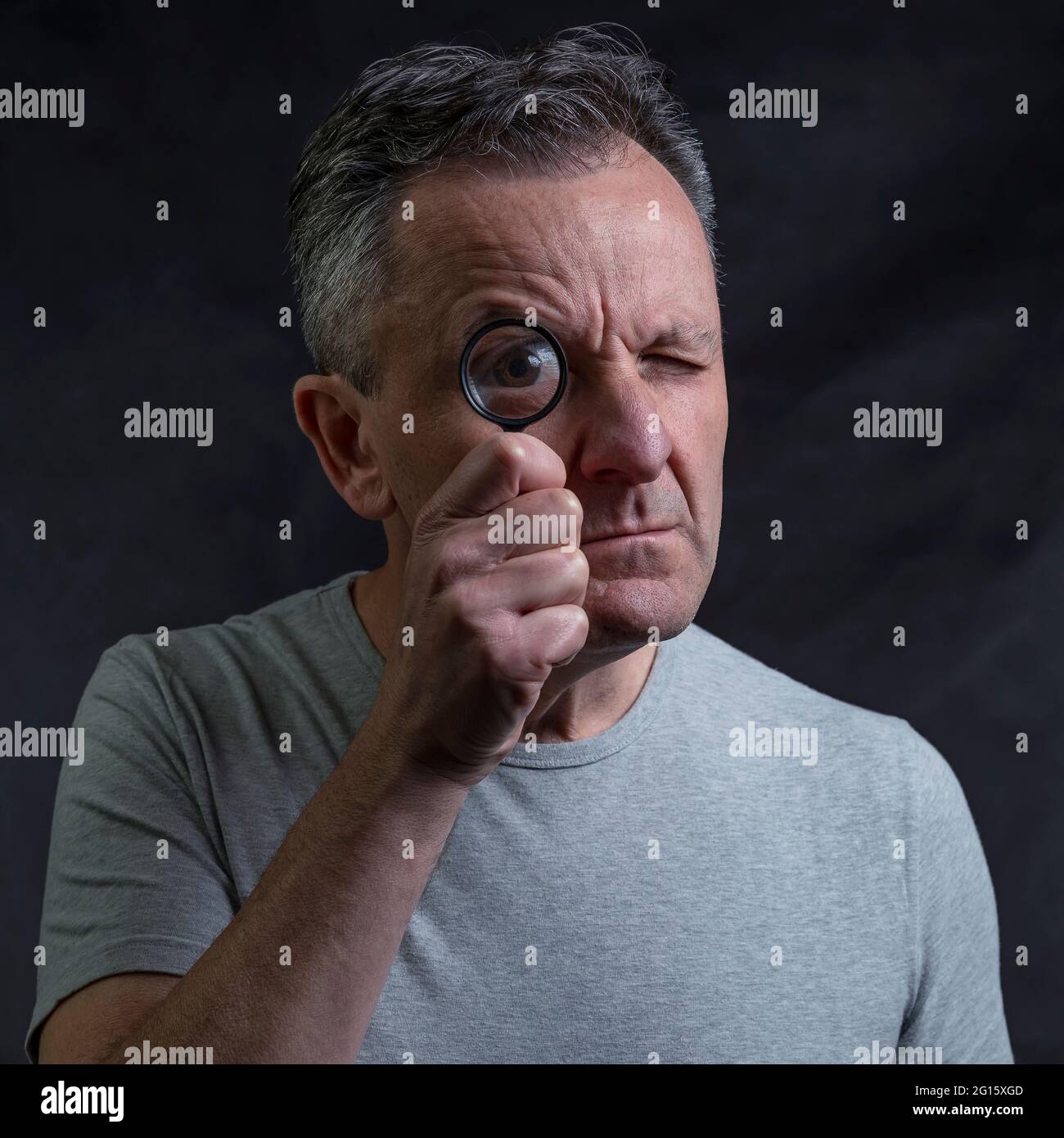 Funny man magnifying glass hi-res stock photography and images - Alamy