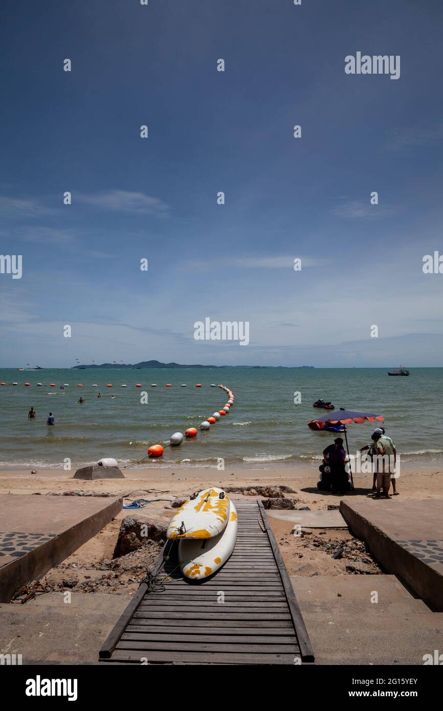 Outdoor wooden platform sea hi-res stock photography and images - Alamy