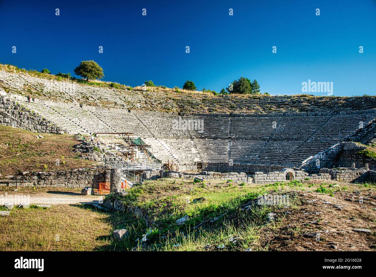 Amphitheater dodona hi-res stock photography and images - Alamy