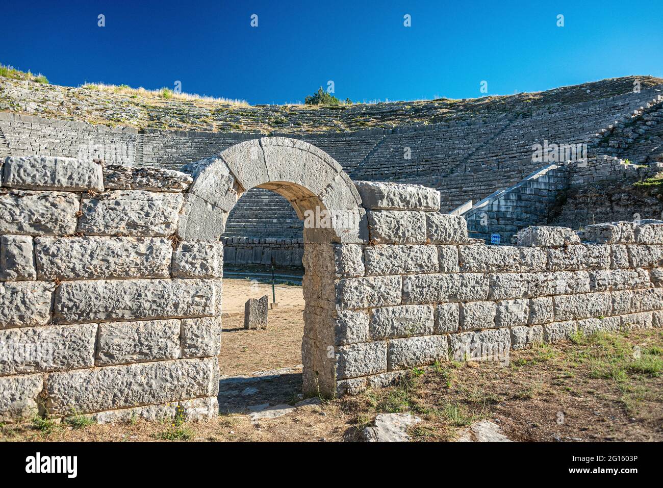 Amphitheater dodona hi-res stock photography and images - Alamy