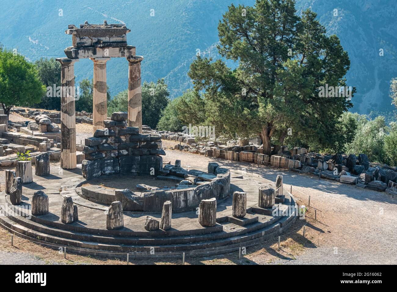 Ancient greek tholos hi-res stock photography and images - Alamy
