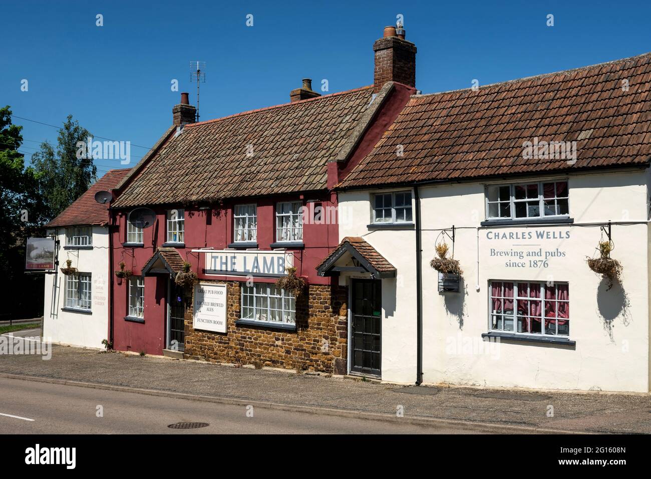 The Lamb pub, Little Harrowden, Northamptonshire, England, UK Stock ...
