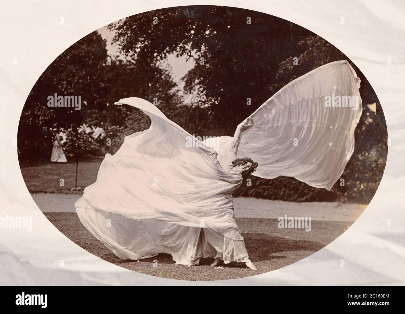 Loie fuller dance hi-res stock photography and images - Alamy