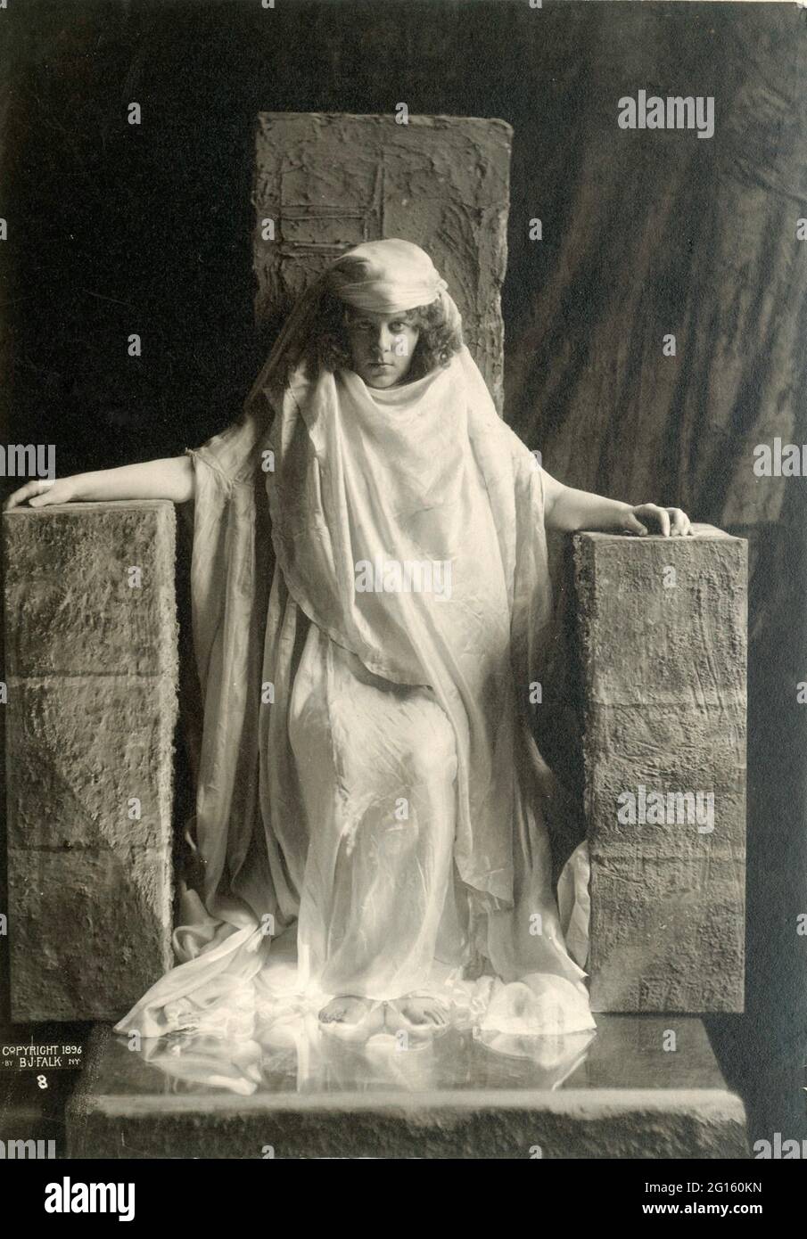 Vintage photograph of Loie Fuller dancing Stock Photo - Alamy