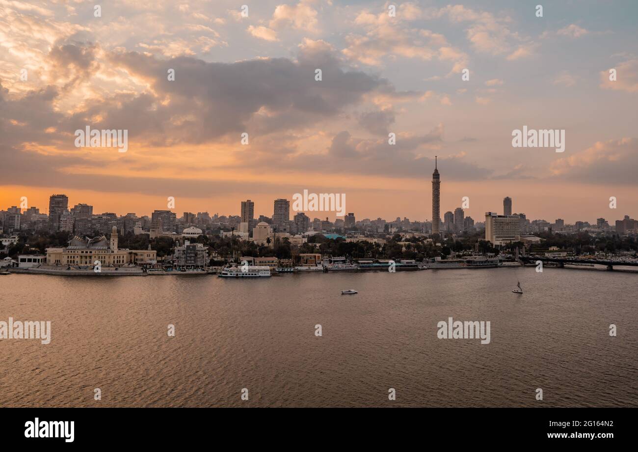 Downtown cairo nile river egypt hi-res stock photography and images - Alamy
